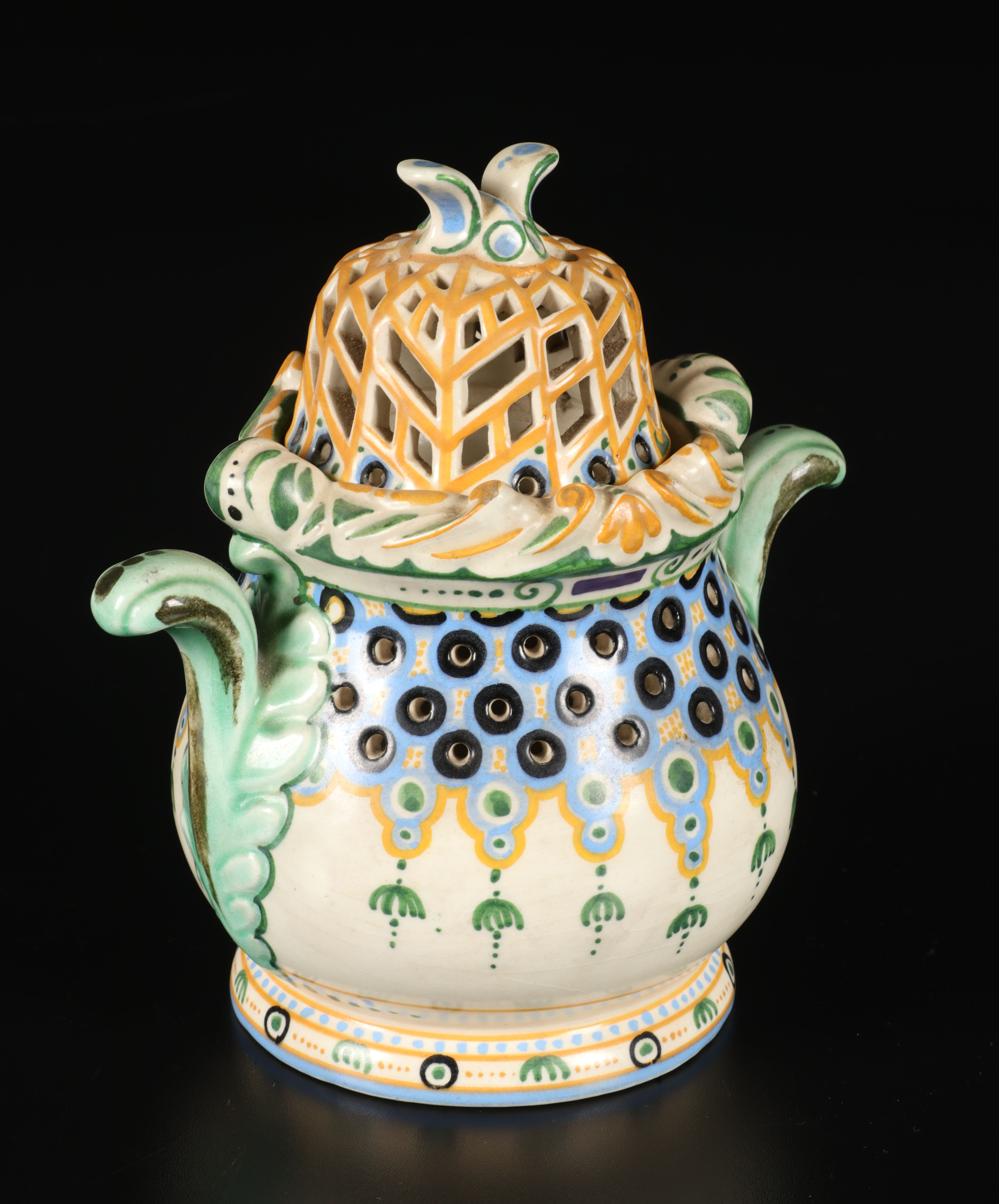 Lot 262 - Art Deco opengewerkte pot, Ivora Plateel