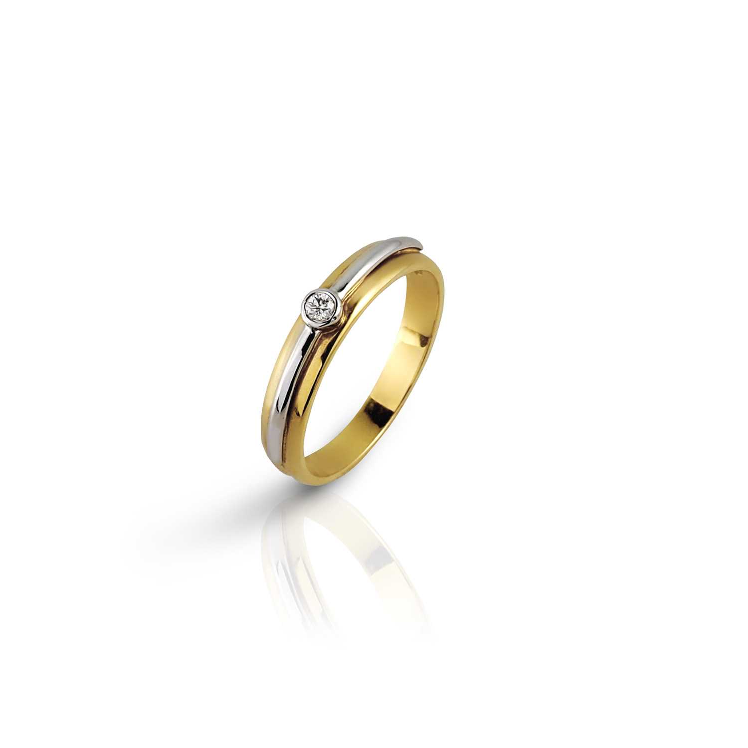 Lot 489 - 18K Bicolour Gold Diamond Solitaire Ring