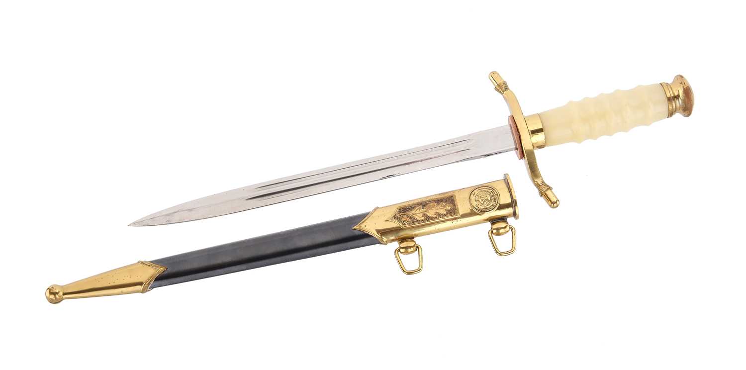 Lot 140 - GDR (DDR) GENERAL’S DAGGER IN PRESENTATION